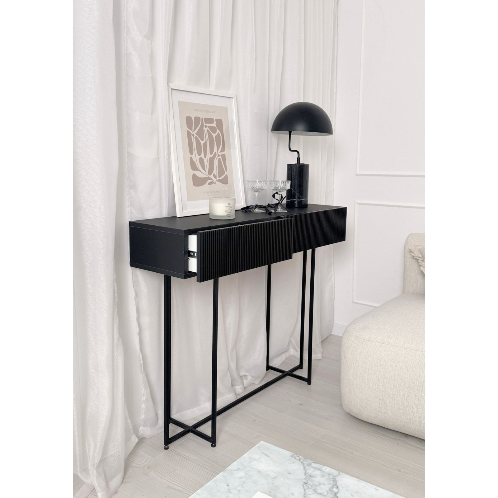 Konsola MILO – czarna konsola z ryflowanymi frontami do salonu i ...